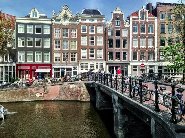The leaning Houses of Amsterdam and why they tilt